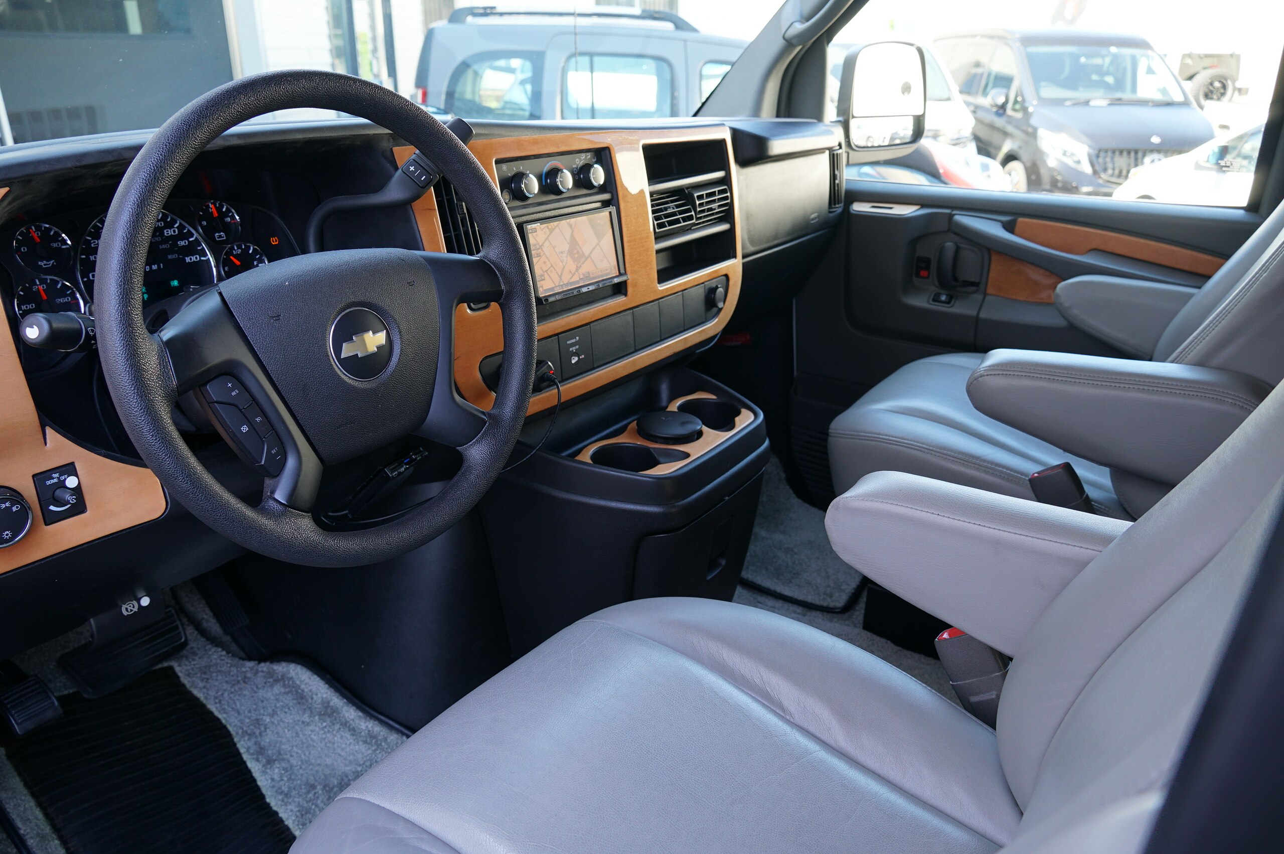 [SOLD]Chevrolet Express Roadtrek 170 - double One motors ダブルワンモータース