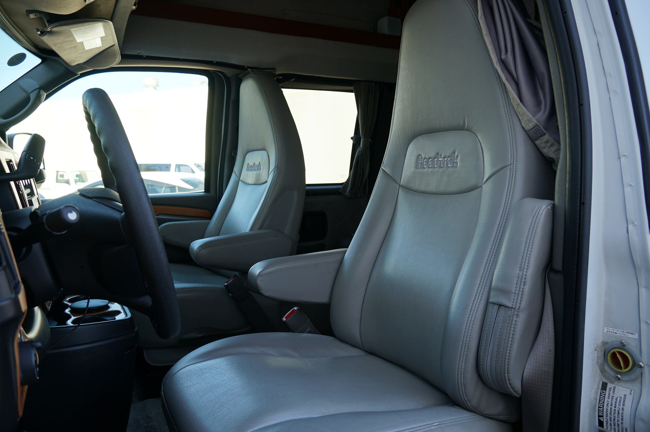[SOLD]Chevrolet Express Roadtrek 170 - double One motors ダブルワンモータース